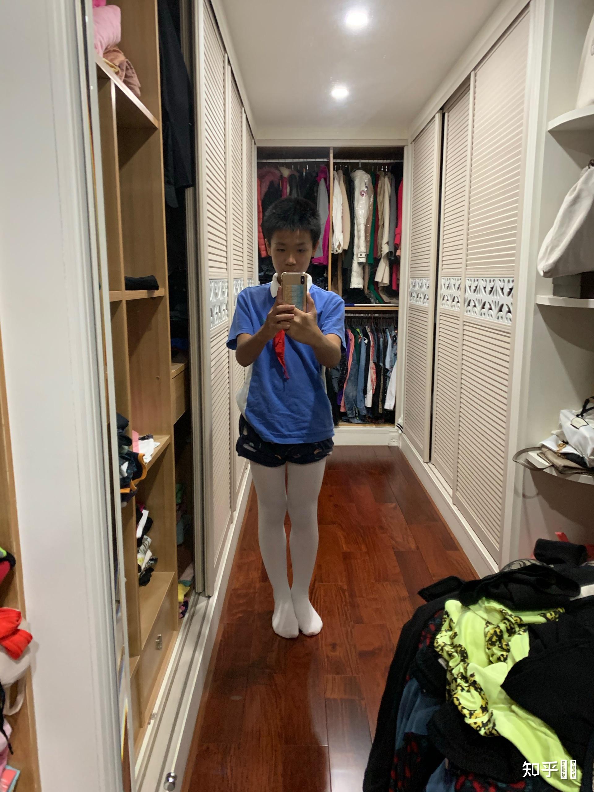 小男生穿裤袜 男孩小男孩穿连裤袜 伤感说说吧