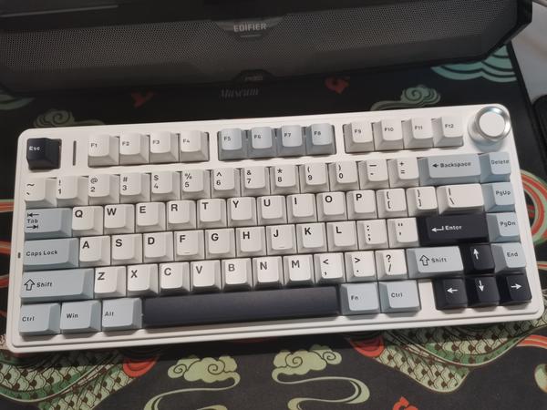 张wifi 的想法: 狼蛛F75上手简评⌨️ | 优点 🥇新月轴手感顺滑，大键调教相当好 🥈多功能旋钮支持音量、灯光调节，功能实用 🥉内部五层填充，用料扎实，声音HiFi 缺点 ①键盘较重，不 ...