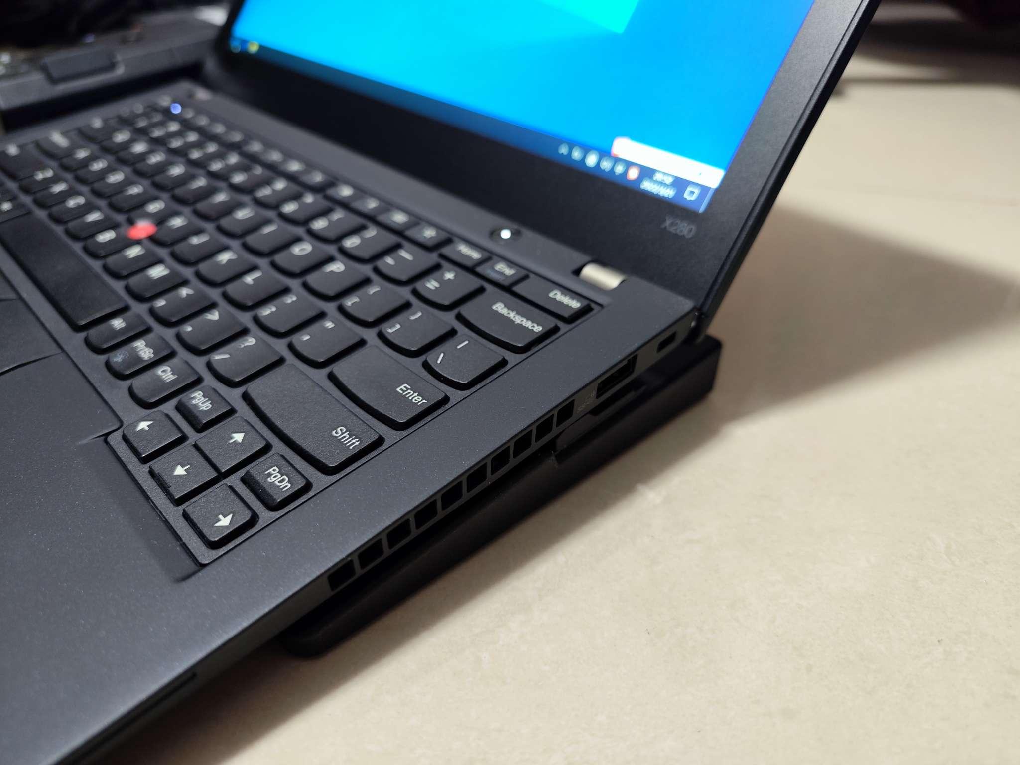 天启 的想法: 图为ThinkPad的末代机械式底座拓展坞cs18系列。2018-2021发布的大部分轻薄型ThinkPad笔记本都可以使用 ...