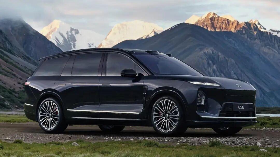 了凡同学 的想法: 29.88万起！蔚来双旗舰新车发布，李斌终于等来了破晓时刻？ | 2025年9月20日，杭州奥体中心的灯光为蔚来NIO Day而亮。今年应该算是蔚来“翻身”的一年，先是乐道 ...