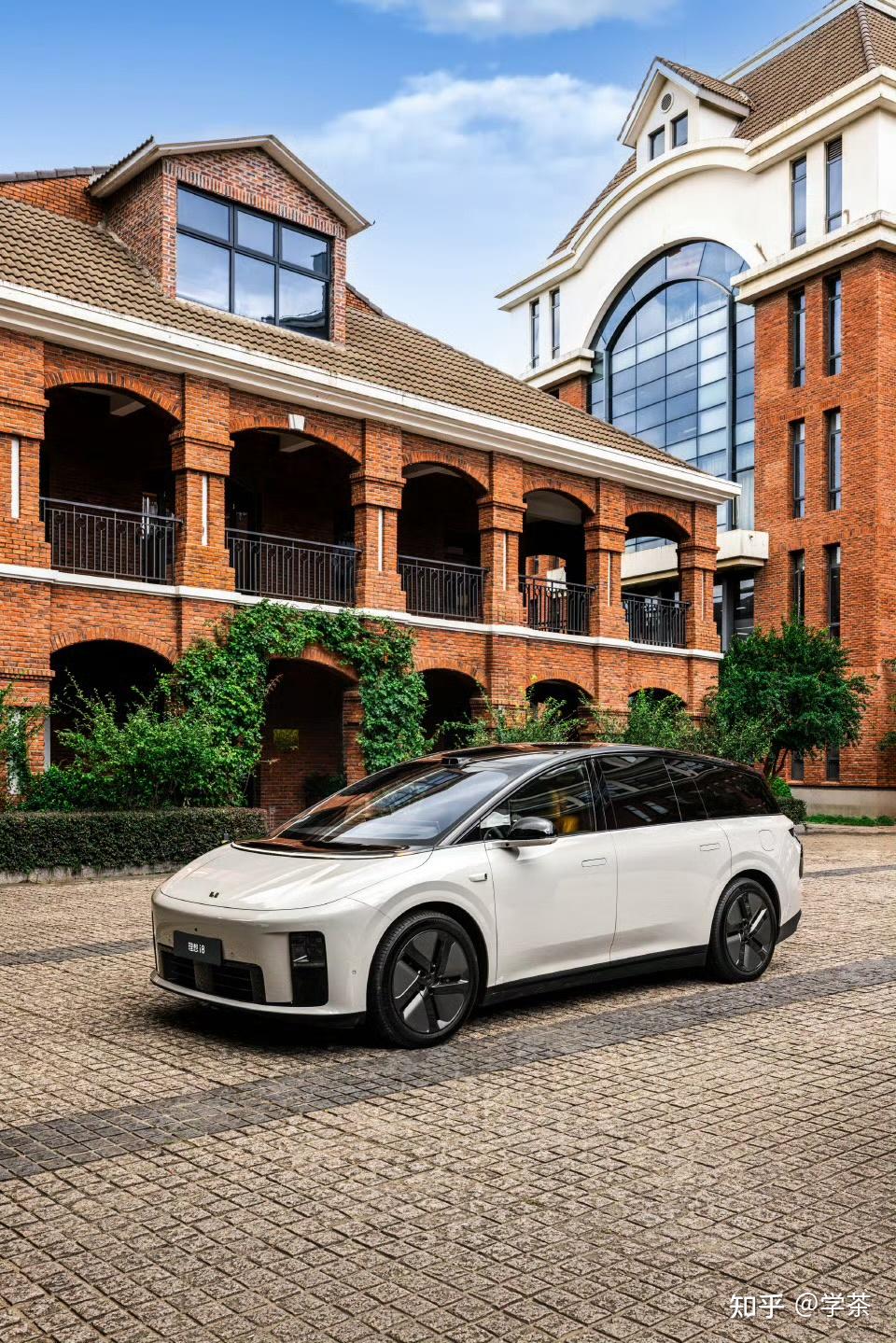 学茶 的想法: 特斯拉Model YL上市，理想i8急了 | 特斯拉这家车企很有意思，新车上市的时候，从来不会正儿八经地举办一场发布会，也不会搞预售来让大家猜测价格，就像去超市购物一样 ...