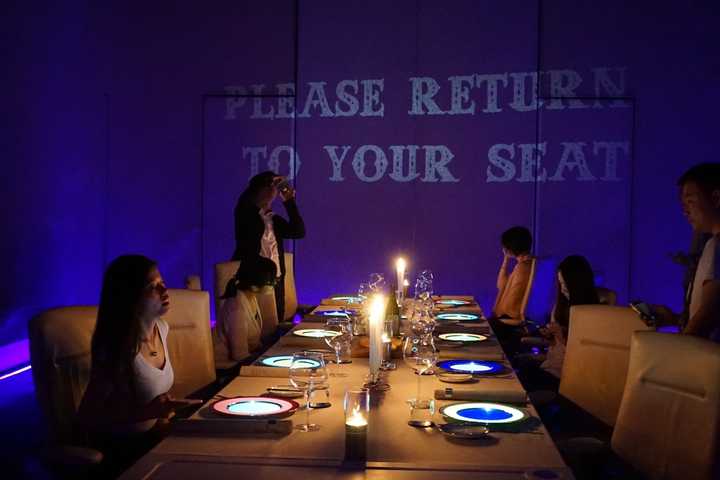 上海紫外线餐厅（Ultraviolet by Paul Pairet）是一个怎样的餐厅，就餐体验如何？ - 知乎