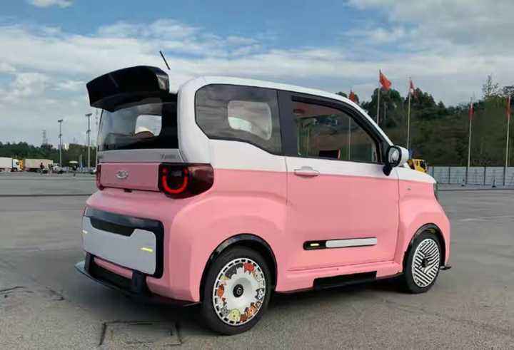如何评价奇瑞新推出的QQ冰淇淋，跟五菱宏光mini ev比它有哪些优劣势？ - 知乎