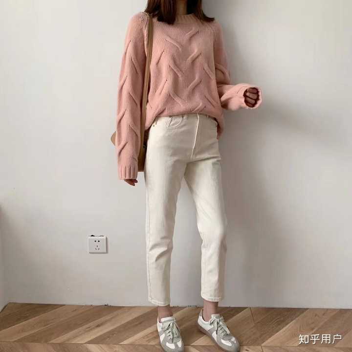 粉色的衣服可搭配什么颜色的裤子好看? 知乎