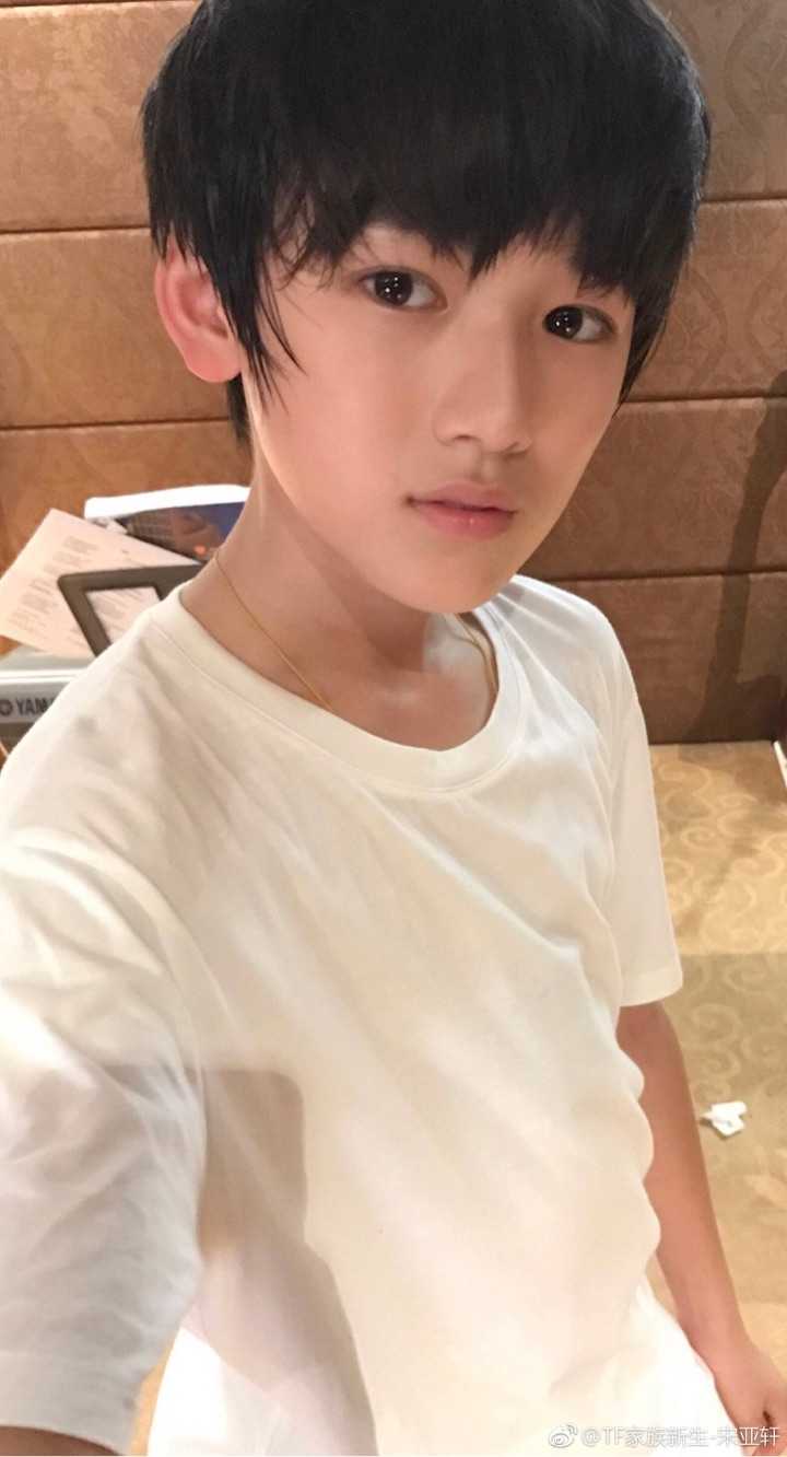 你最喜欢宋亚轩哪三张照片,为什么? 知乎