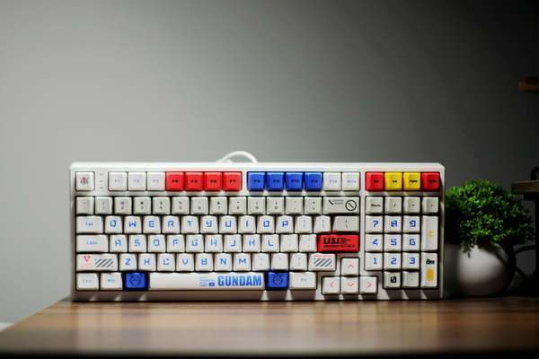 沈少Neo 的想法: ikbc Z98 高达1.0机械键盘 | Hello，大家… - 知乎