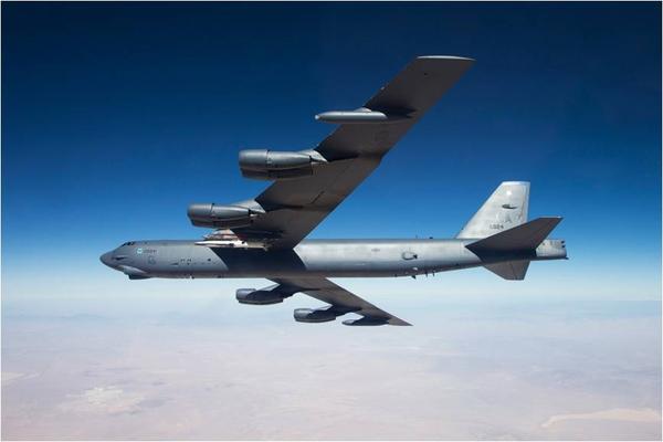 兵工厂小强，B-52：我还要再飞100年！ - 知乎