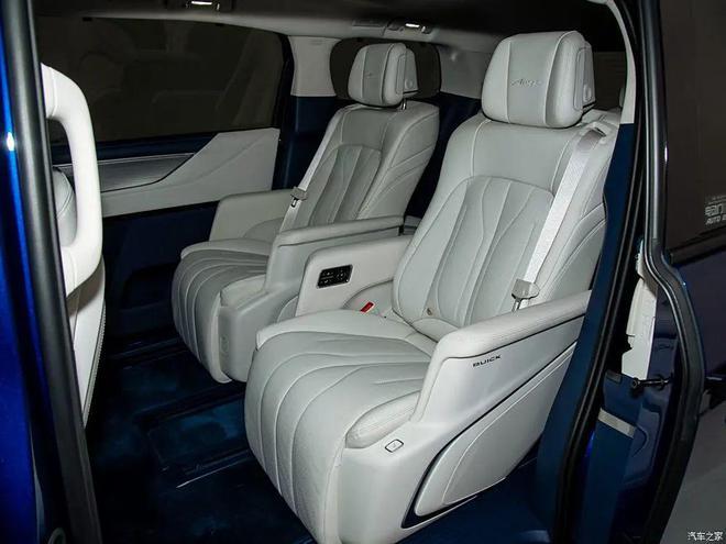 30英寸大屏，独立航空级座椅，GL8陆上公务舱才19.79万起？！ - 知乎