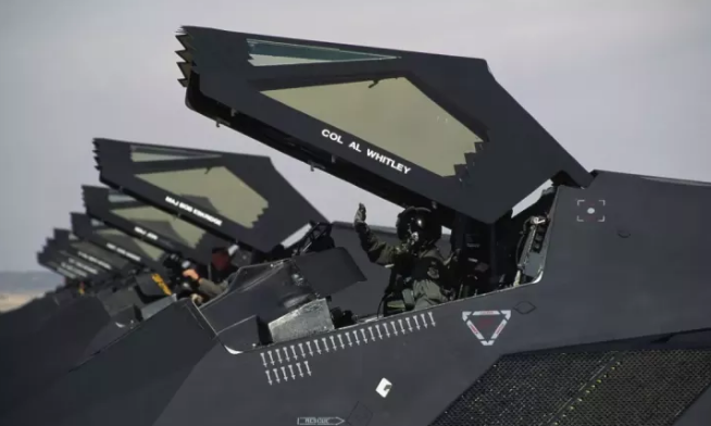 为何说F-117隐形战机无法用于空对空战斗？ - 知乎