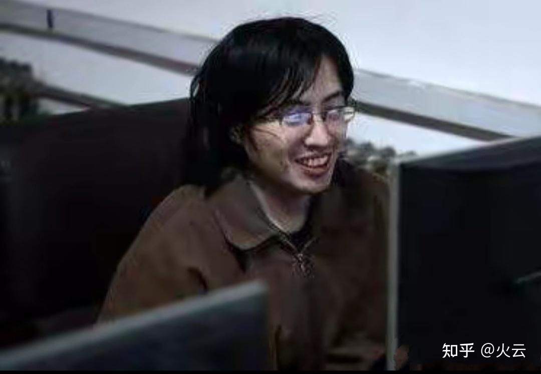 “77哥”：网吧吃住4年半，上机时长2万多个小时，77号是他的专座 - 知乎