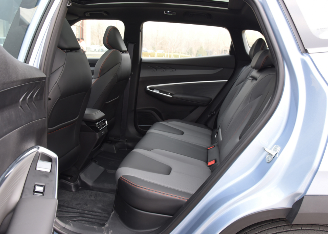 谁才是十万级紧凑型SUV市场的内卷之王？博越COOL对比长安欧尚Z6 - 知乎