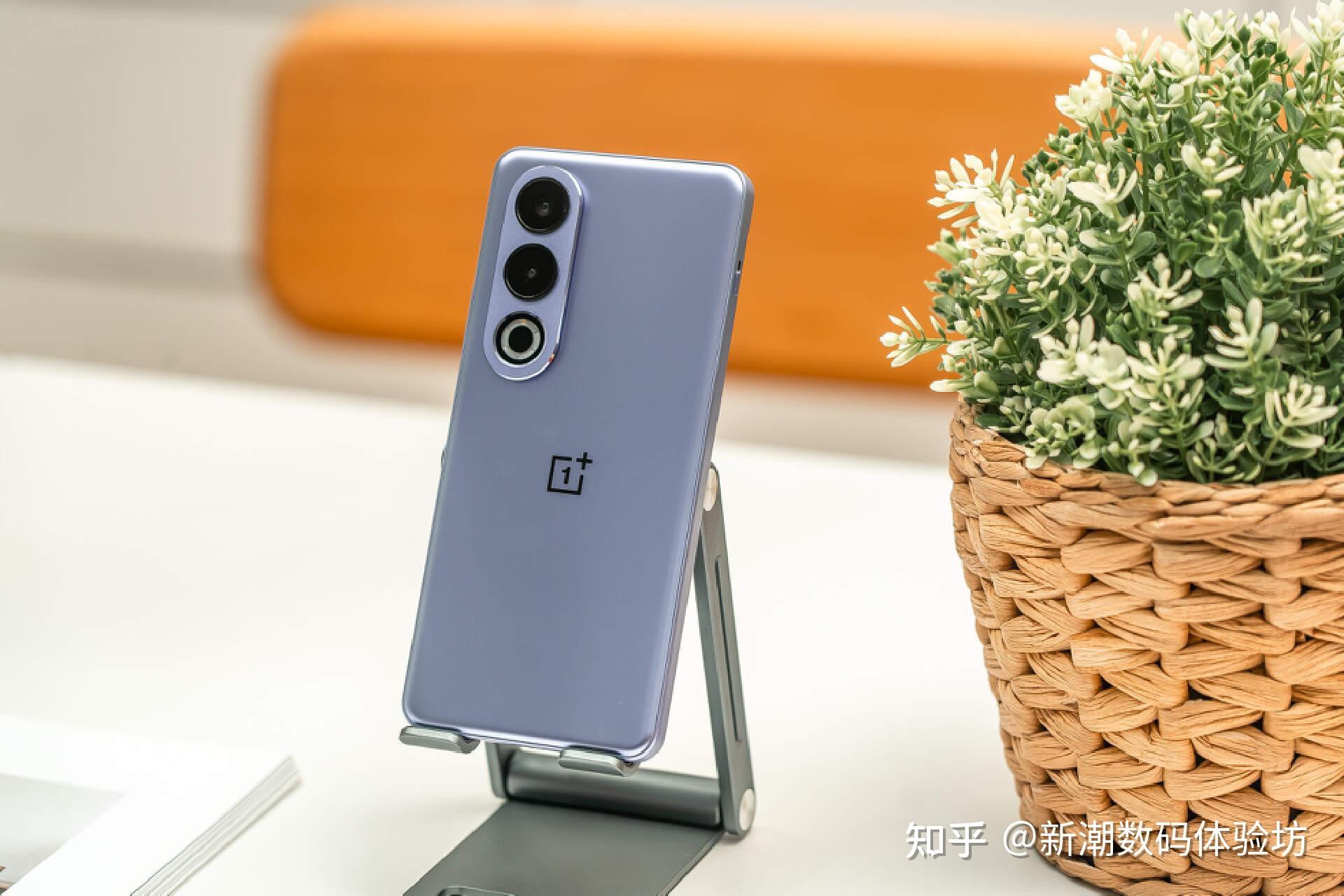 AI手机也能这般好看！一加Ace 3V幻紫银图赏 - 知乎