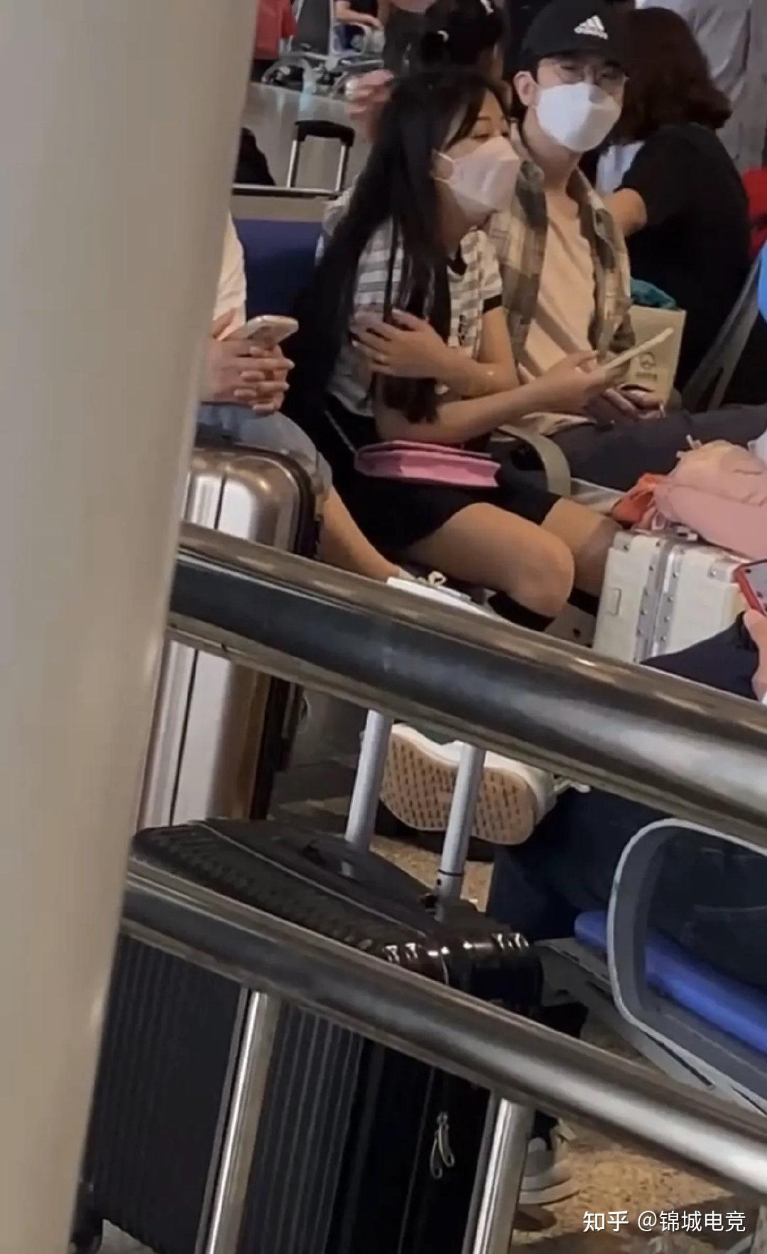 我看你也乐在其中！Jiejie和女友成功复合，纯爱战神狂喜！ - 知乎