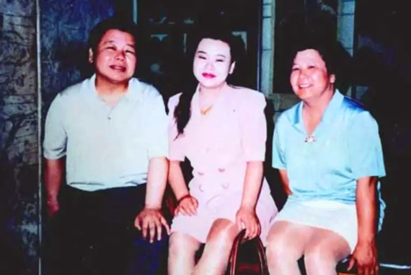 画家秦惠浪,一幅画作能值几万美元,1994年被捅几十刀,惨遭灭门 知乎