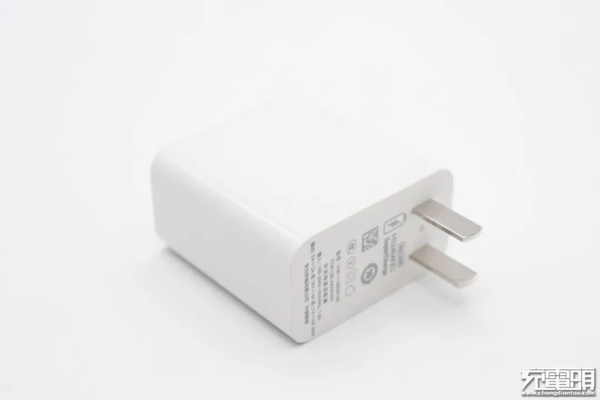 华为Mate 60专属，4款66W超级快充充电器盘点 - 知乎