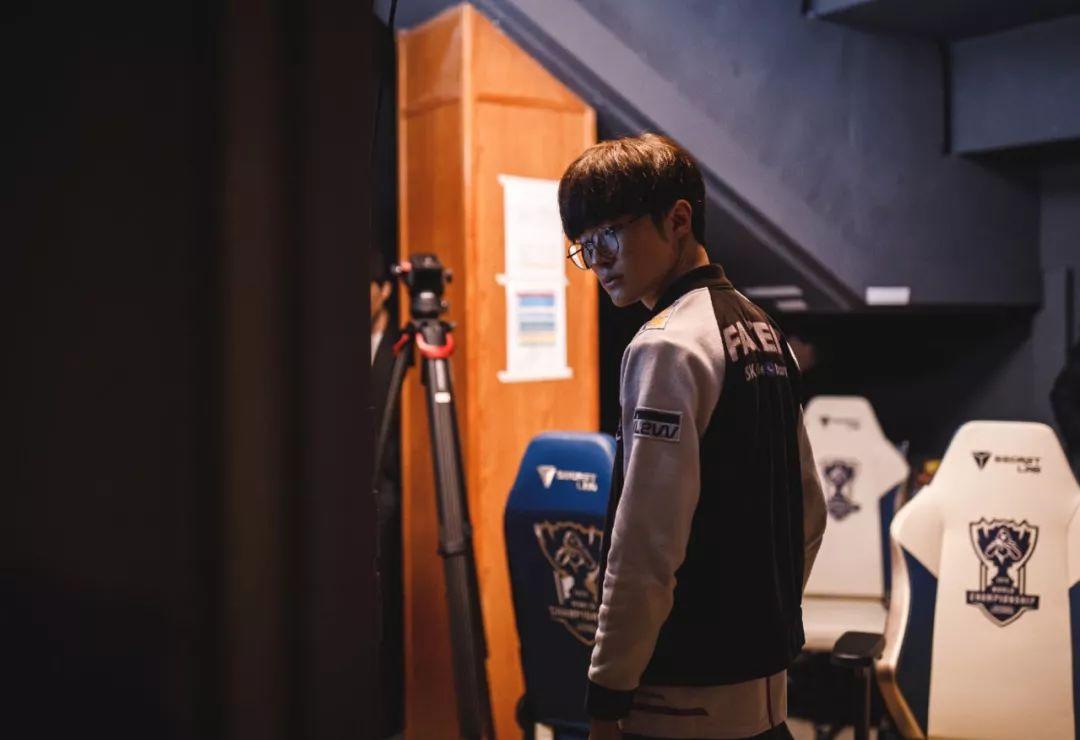 英雄总有迟暮时?继S7失落回眸之后,Faker采时动作引人心疼 - 知乎