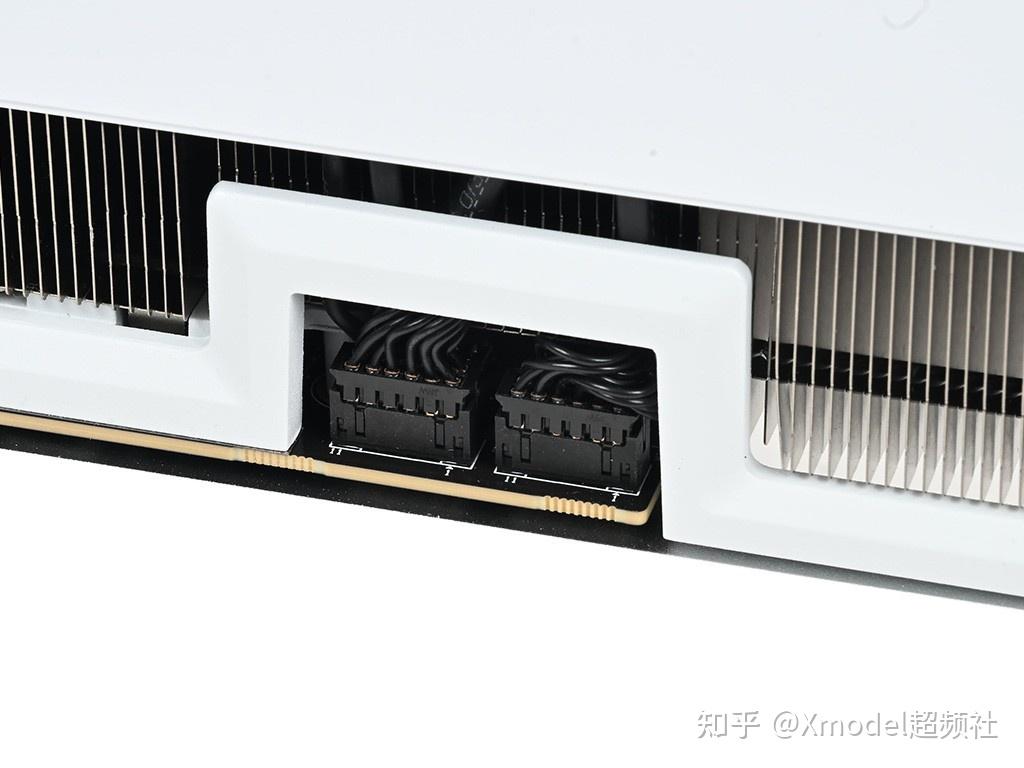 技嘉AORUS RTX 5090四风扇散热器冷却效果出奇的好 - 知乎