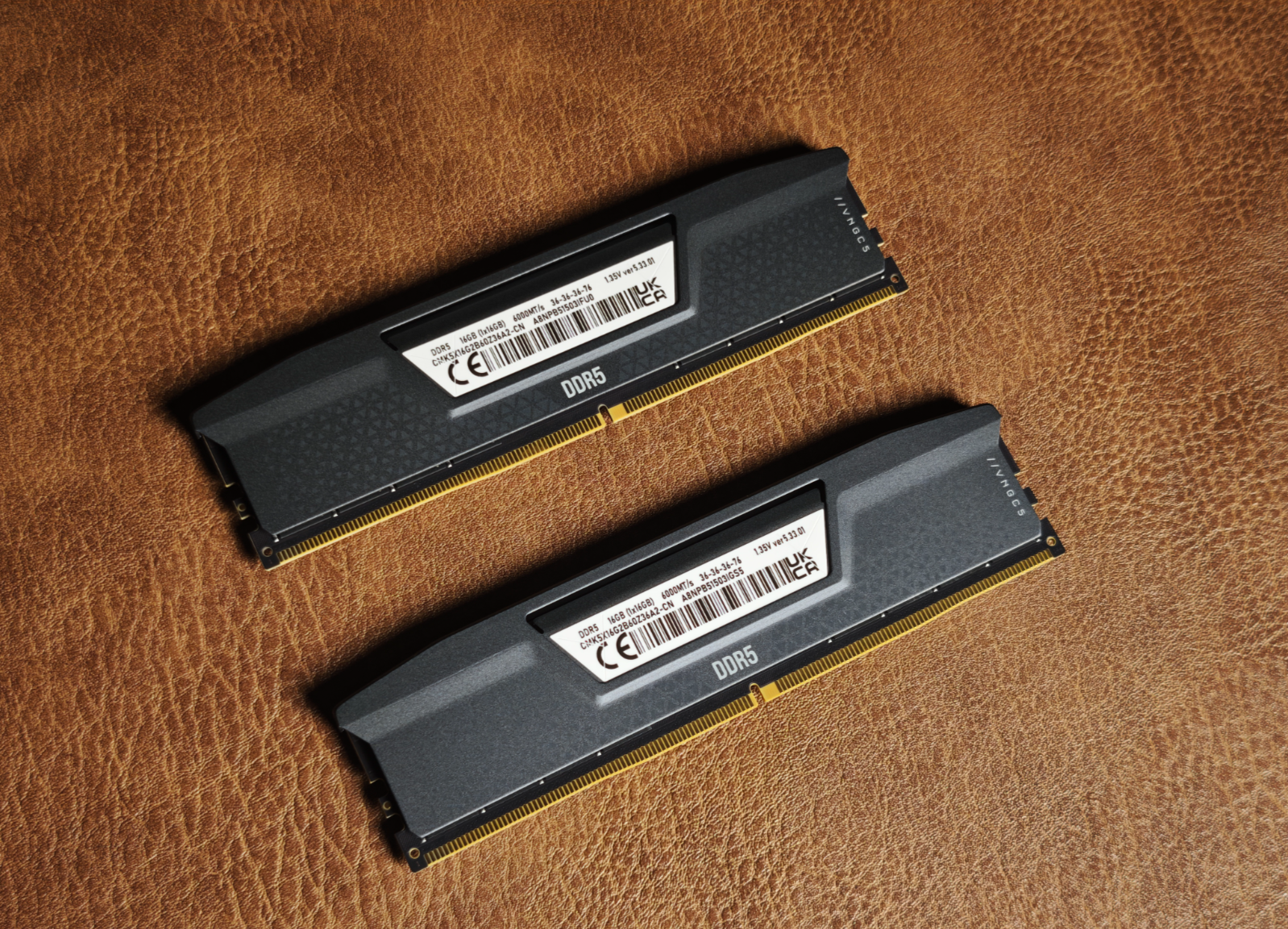 海盗船DDR5 32G海力士Adie颗粒749元，附送暗区突围游戏礼包