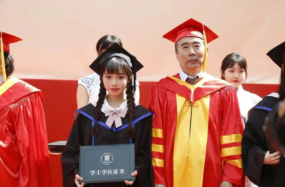 九大美院的“神仙学士服”设计！ 知乎