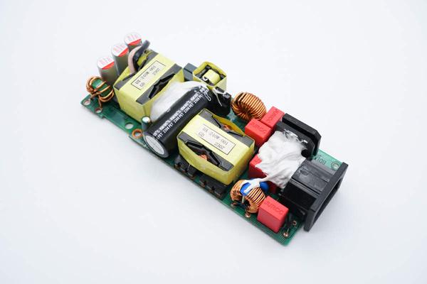 告别“厚重”时代！氮矽科技推出120/240W GaN适配器方案 - 知乎