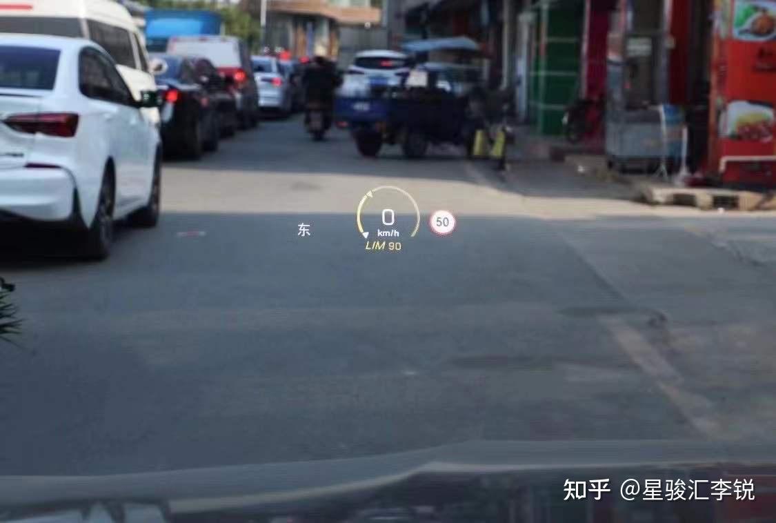 奔驰21款GLC260升级原厂HUD抬头显示平视系统，让驾驶员尽量做到不低头，也能时刻了解车辆信息 - 知乎