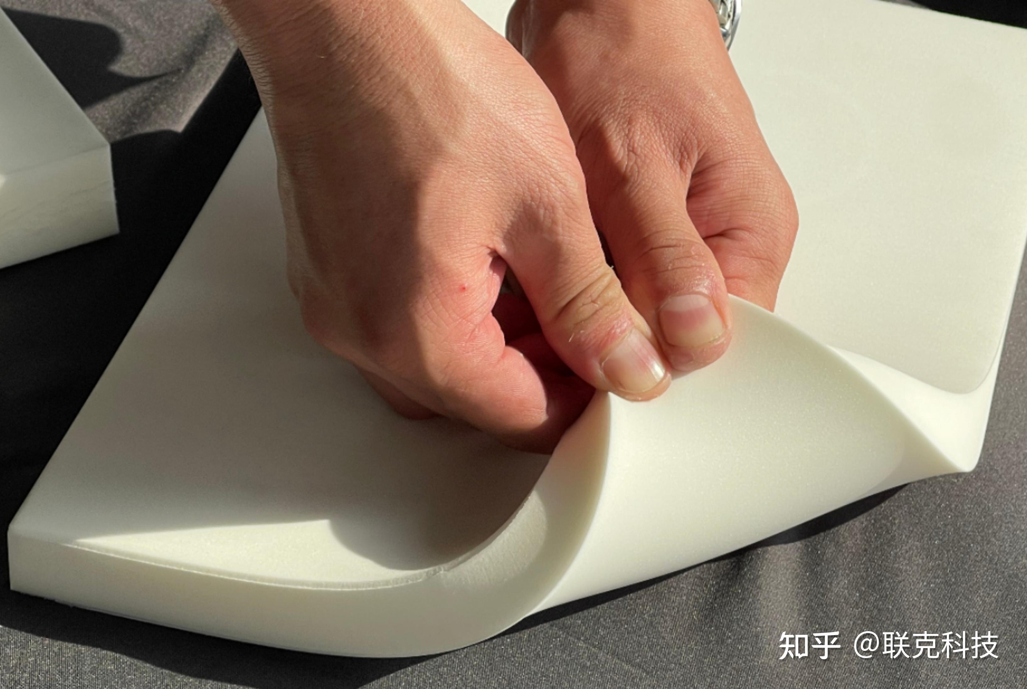 轻松了解超临界发泡材质：ETPU/TPU/TPEE/PEBA对比详解！_辉燕科技