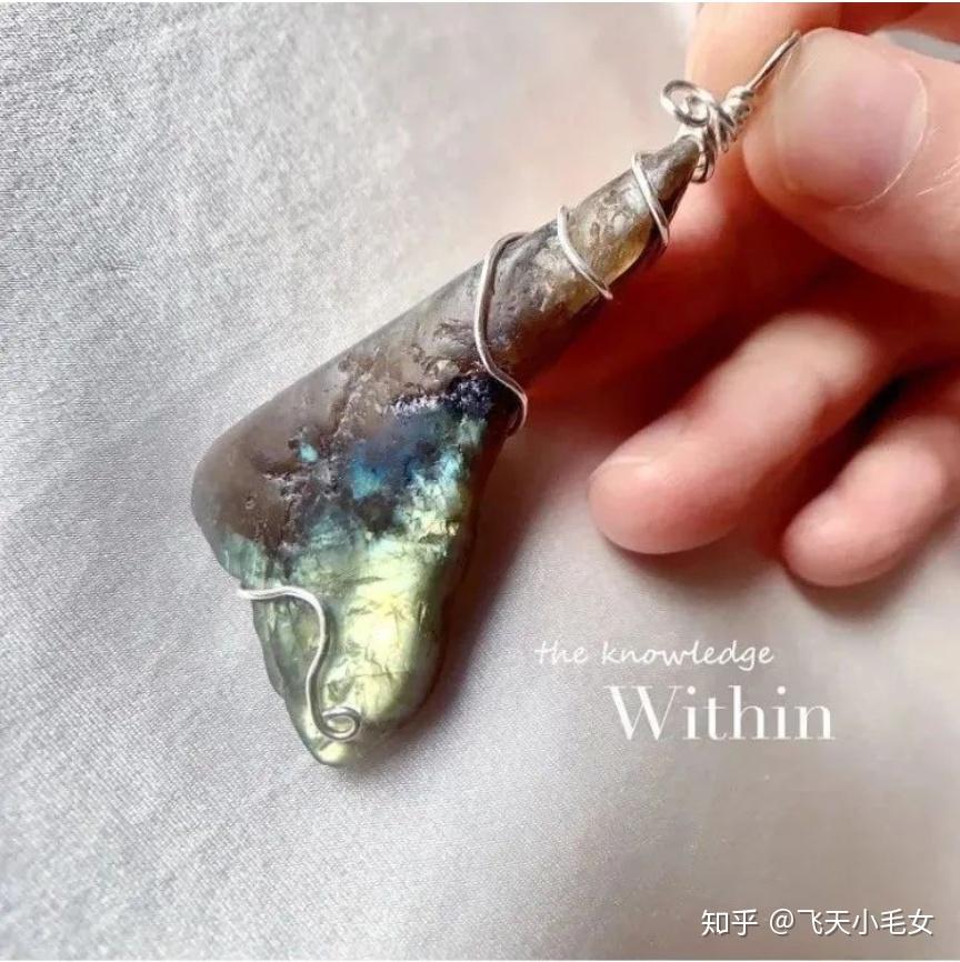 拉长石Labradorite：“经历灵魂暗夜时，换个角度，就能重新看见爱与光” | 水晶矿石与瑜伽 - 知乎