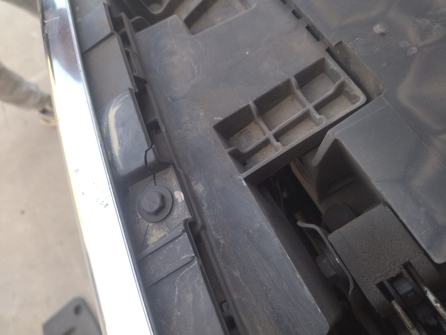 才开四年的国产车荣威，到处漆面开裂，多个地方生锈，差的不行？ - 知乎