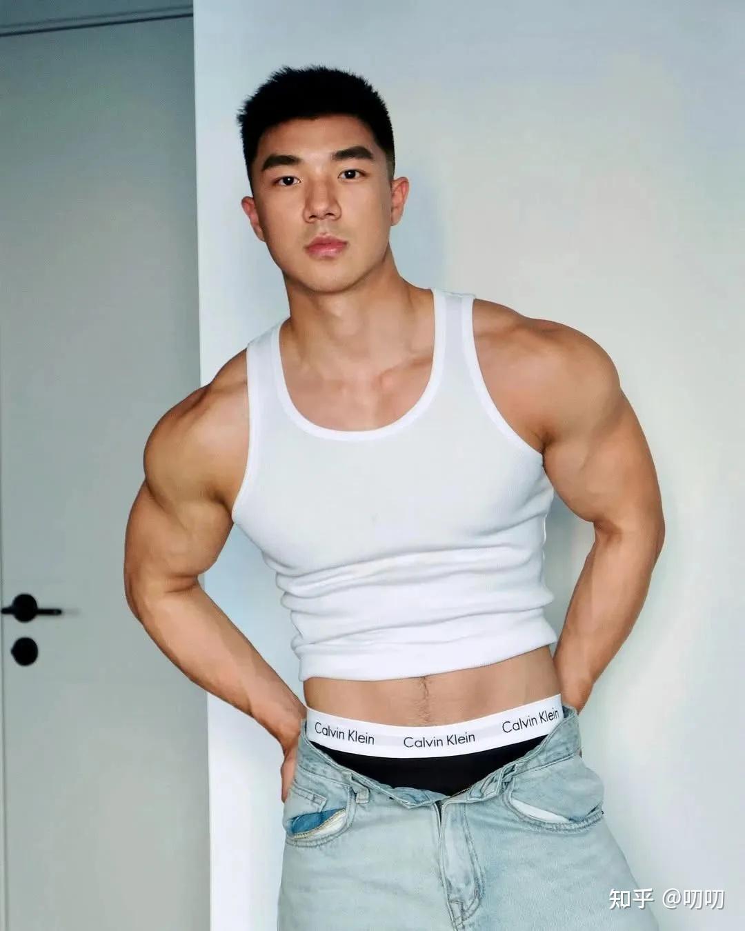 火到湾湾！这个穿CK的肌肉gogo也太帅了吧！ - 知乎