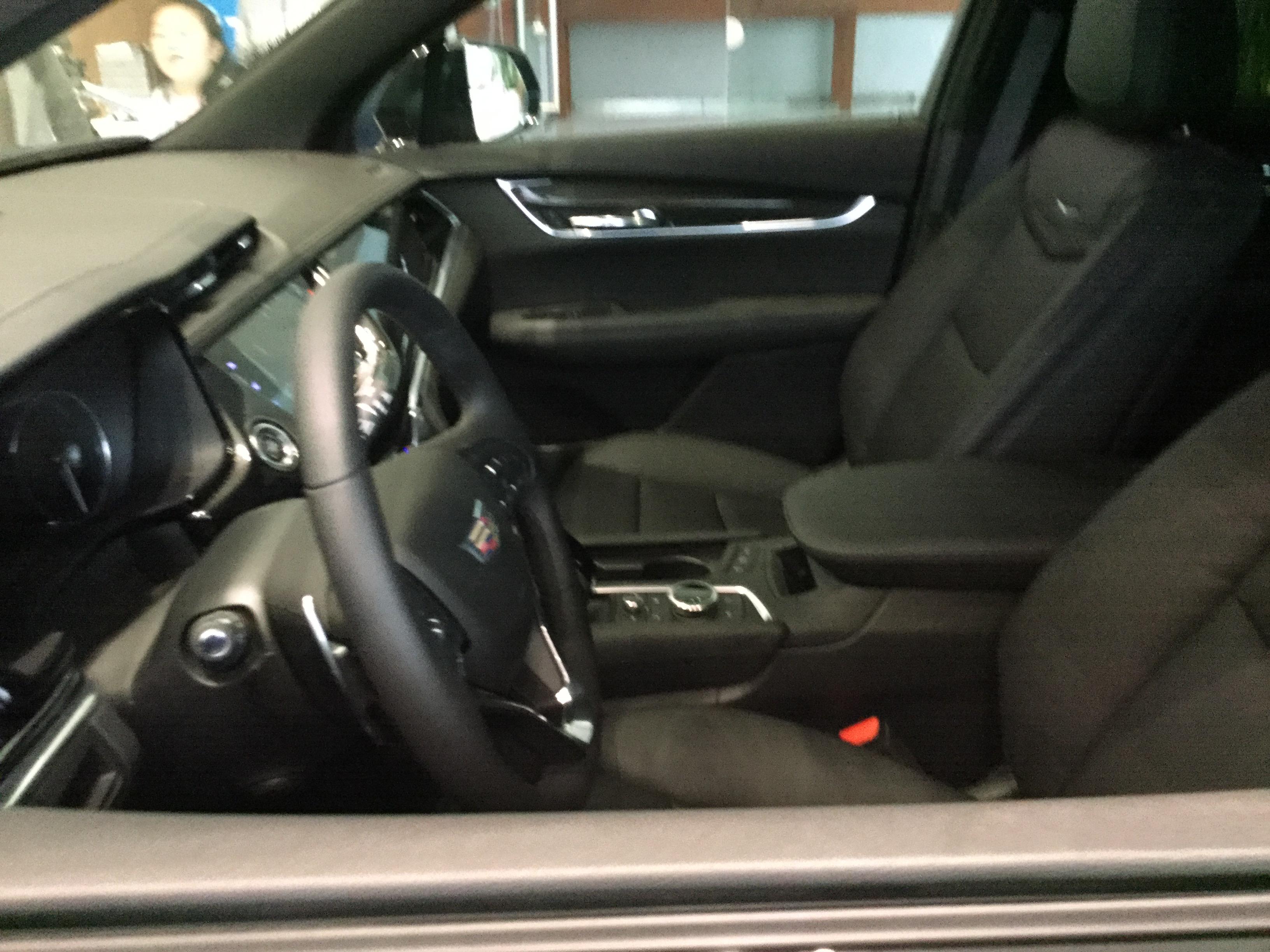 到店实拍凯迪拉克XT6实车图,售价38.97万元,搭2.0T发动机. - 知乎