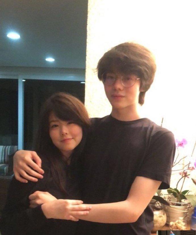 LOL新瓜来了 Mayumi公布恋情：推特晒与男友合照 - 知乎