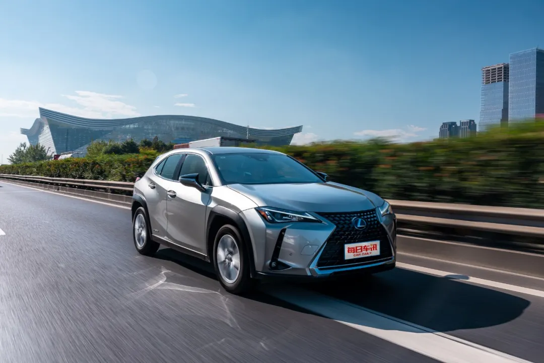 试驾雷克萨斯UX 260h：豪华藏在深处，实力不动声色 - 知乎