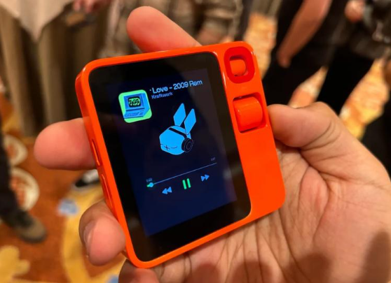 CES 2024：手持式AI设备Rabbit R1首日售出1万台 - 知乎