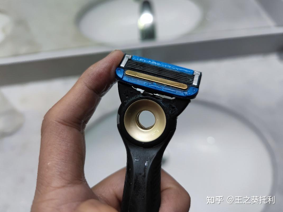 吉列热感手动剃须刀上手体验及测评：年轻人第一次用手动剃须刀是一种什么体验！ - 知乎