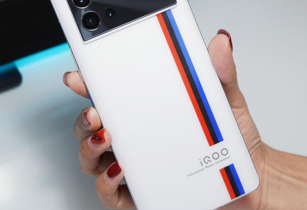 都说自己是旗舰，用上骁龙8 Gen 1的iQOO9这回真“凉”了？ - 知乎