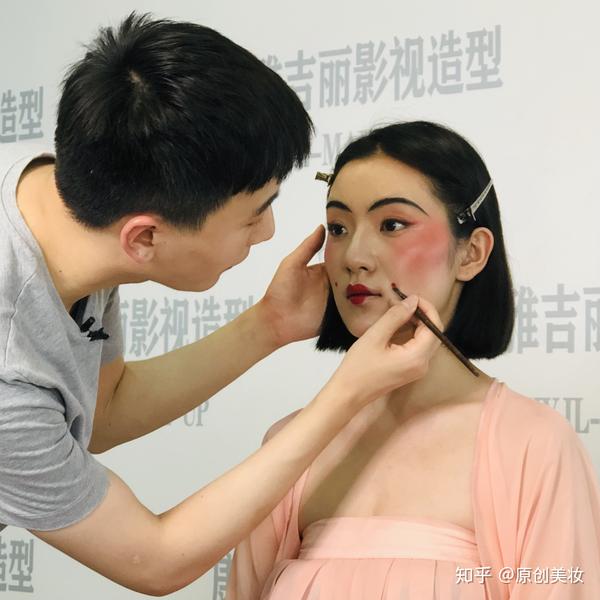 学化妆一般要化多久的时间 多少钱学化妆 知乎