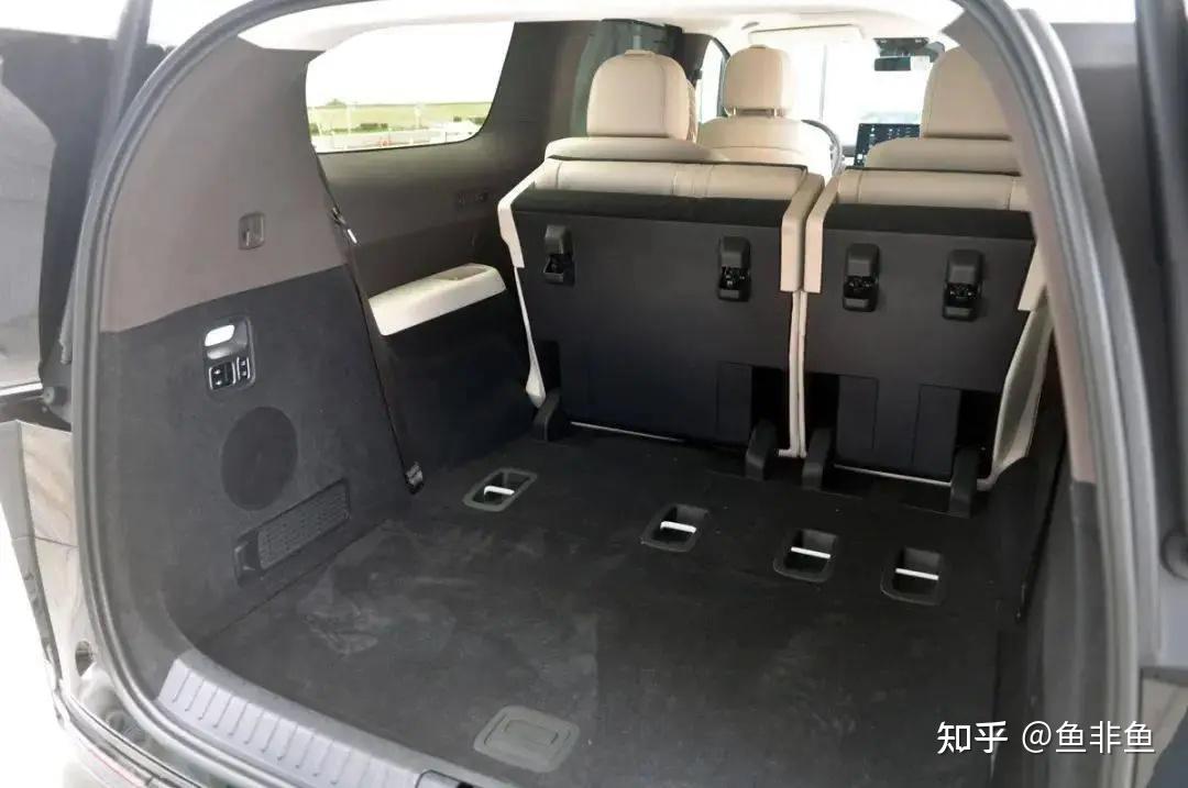 对比体验小鹏X9/理想MEGA：在争议中冲出MPV红海 - 知乎