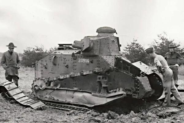 老照片：德军搂着苏联的赤脚女郎 - 知乎