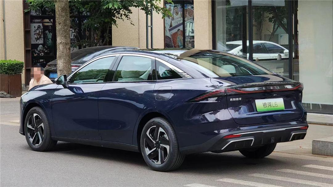 气质输给帝豪，吉利银河L6谍照曝光 - 知乎