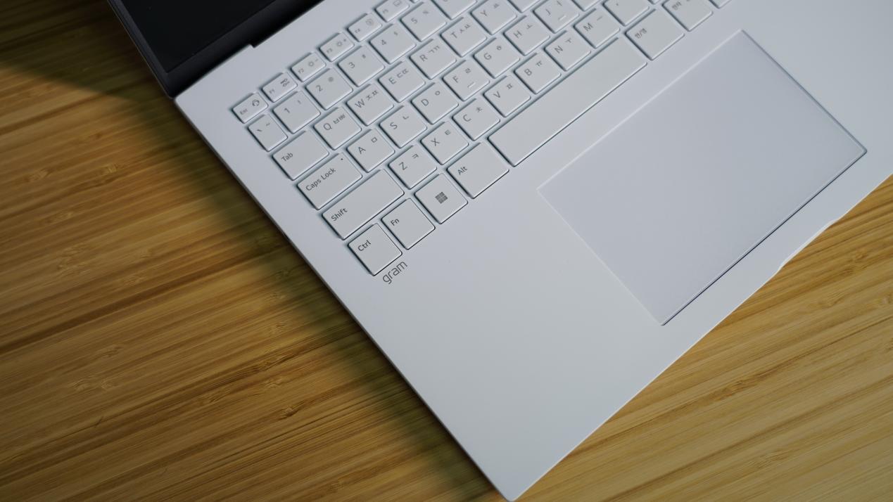 2023年真轻薄本之光——LG gram体验简评 - 知乎