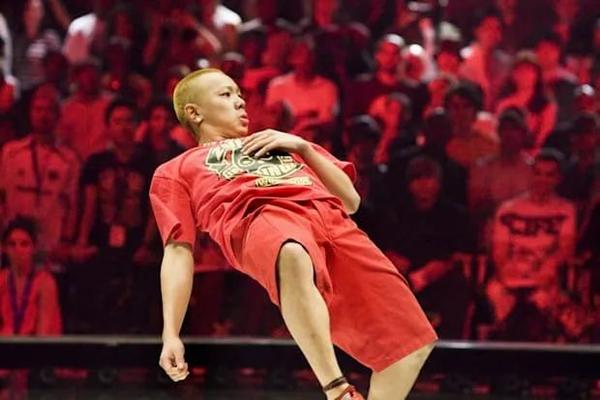 Bboy Taisuke：街头卖艺做起，你当他是“千年老二”，其实他是无冕之王 - 知乎