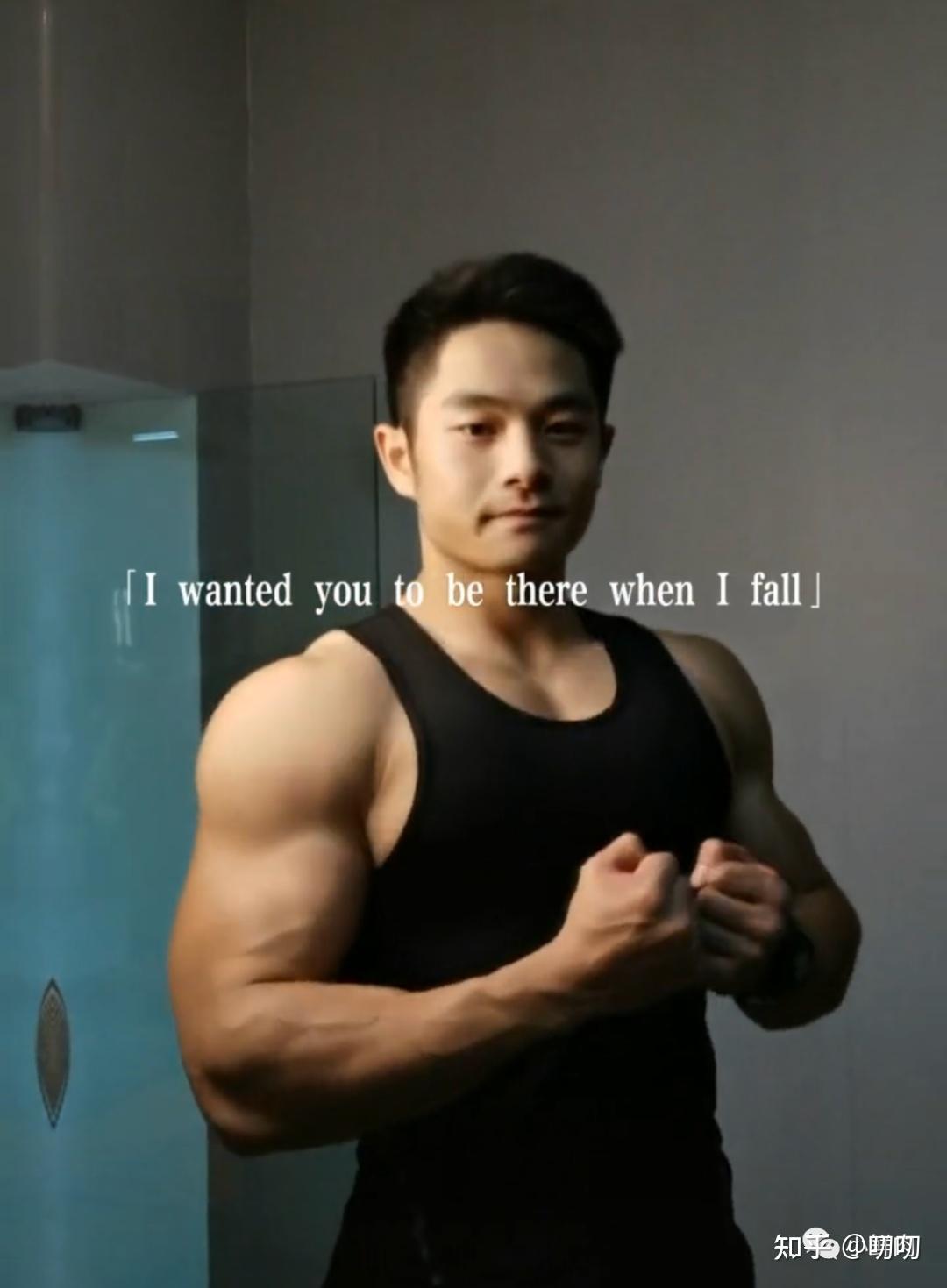 180cm体育壮男拍写真火了，网友直呼：新老公就是他啦！ - 知乎