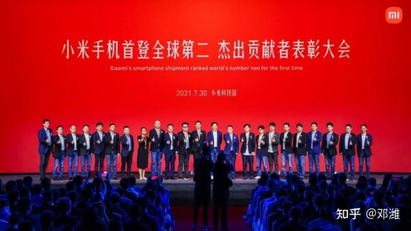 雷军一张高管合照，暴露“老板穿啥，我就穿啥”的潜规则！ 知乎