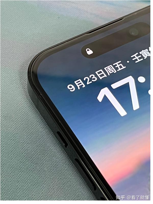 iphone14pro超瓷晶面板就不用贴膜了吧！ - 知乎