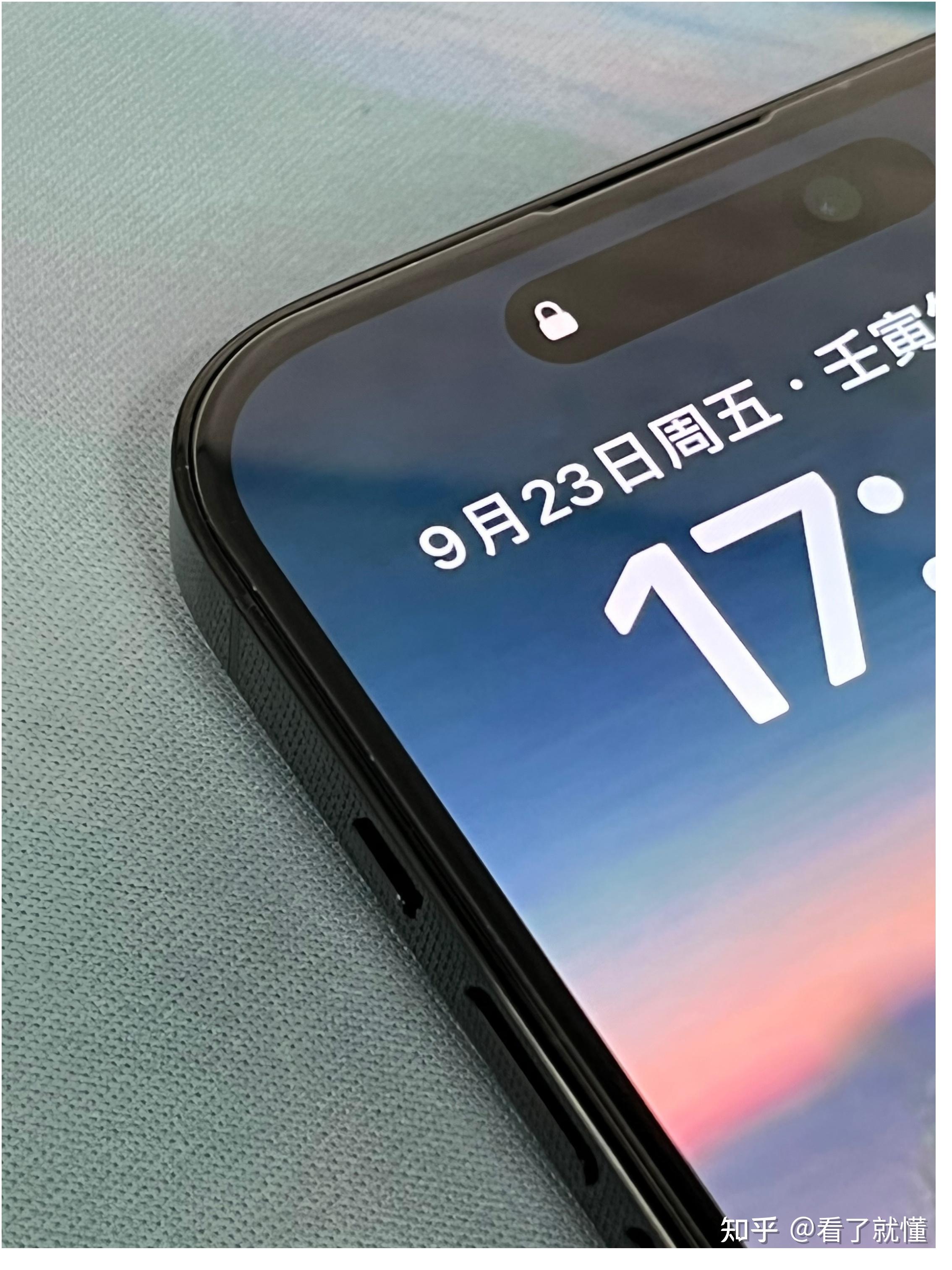 iphone14pro超瓷晶面板就不用贴膜了吧！ - 知乎