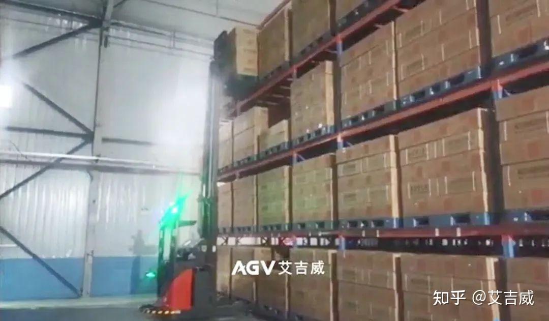 重大突破：艾吉威叉车AGV实现5.7m高位移动货架高精堆垛 - 知乎