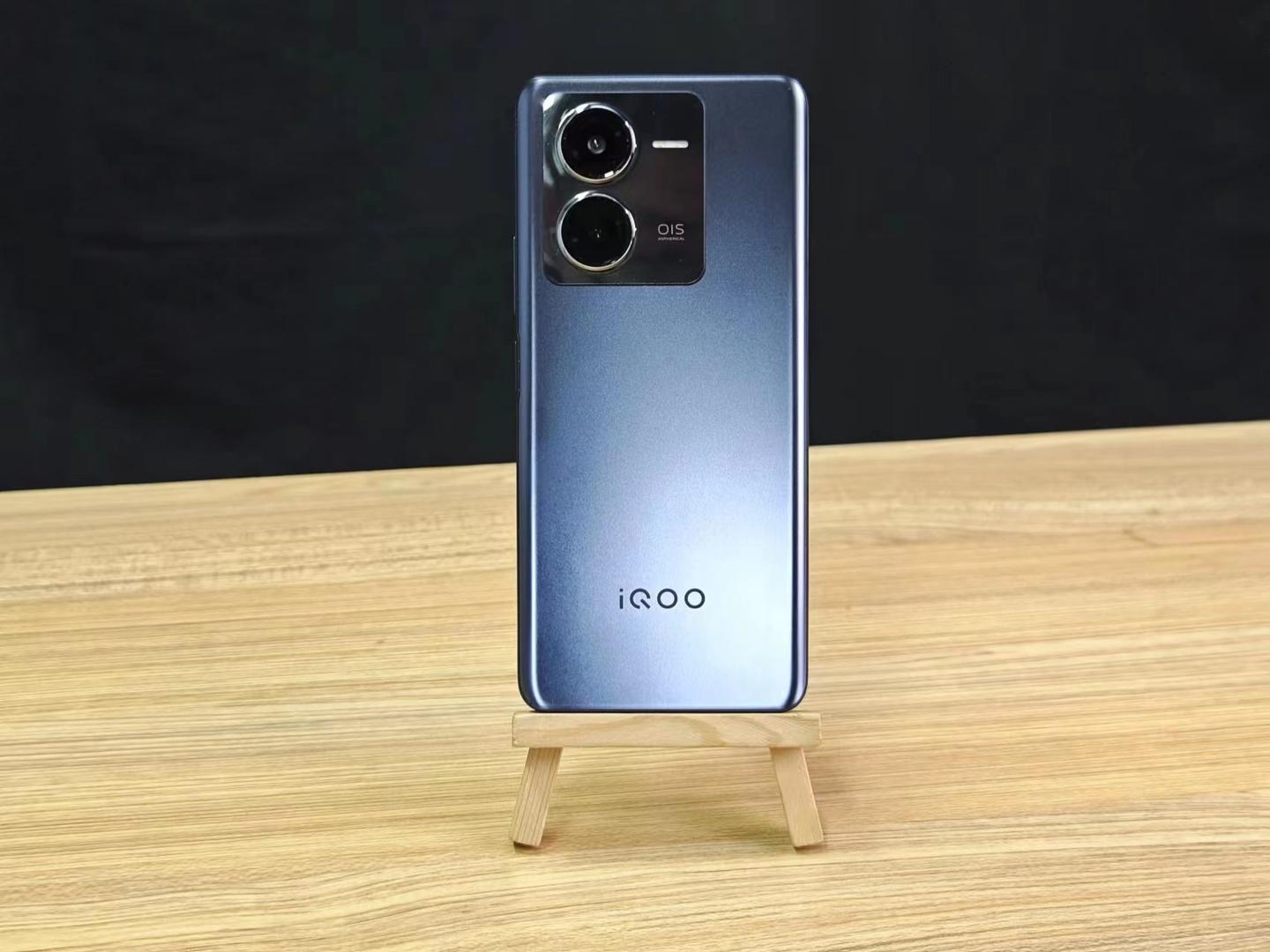 LCD永不为奴！iQOO Z8上手评测：这价格值得 - 知乎