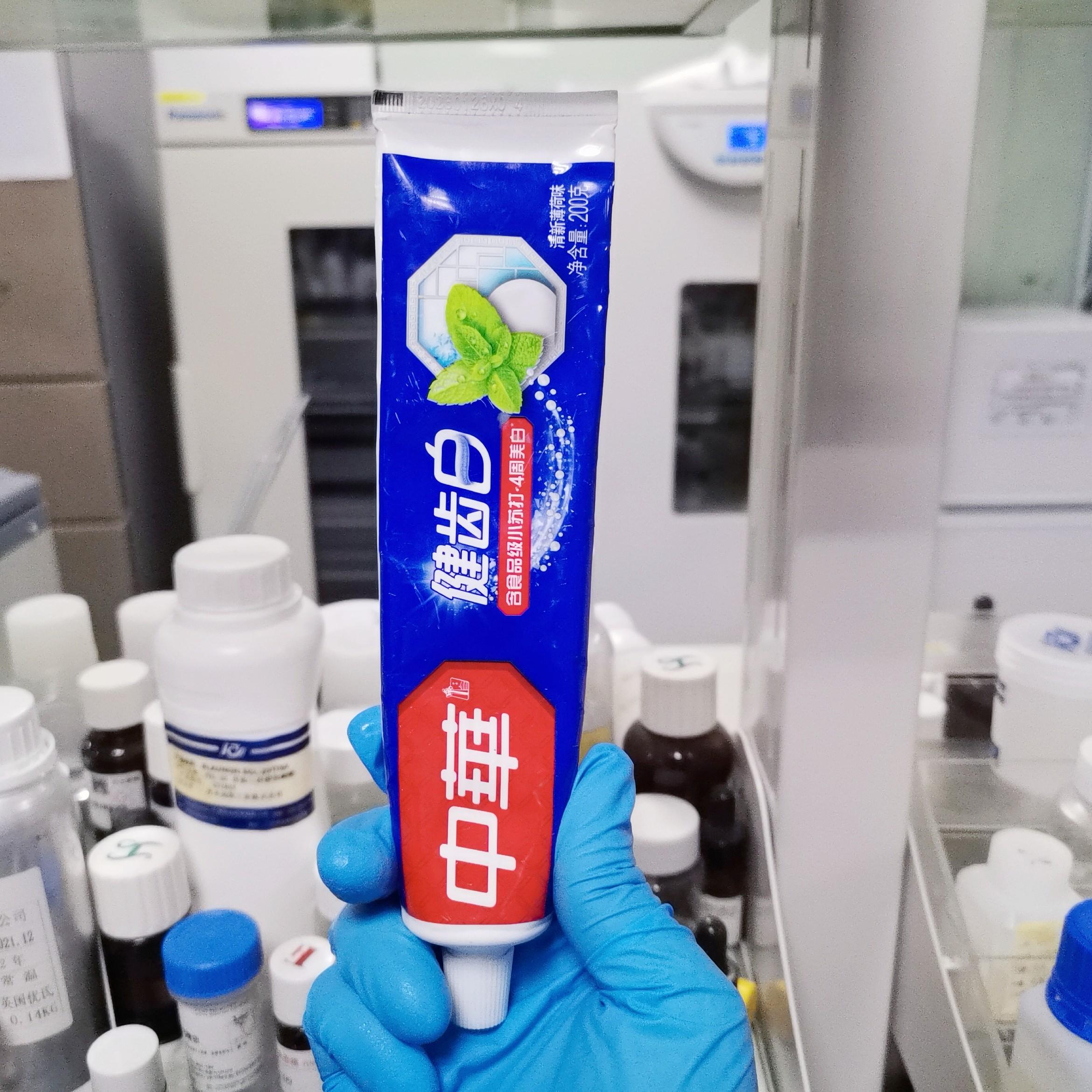 【2024美白牙膏测评真实推荐】牙齿牙黄/烟渍/牙渍/咖啡渍，应该用哪个美白牙膏？【配方师实验室亲测】美白牙膏只推荐这几款，效果好性价比高！