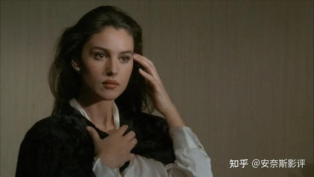 情事：莫妮卡贝鲁奇早期成名作品，演绎美丽贵妇沦为贫穷寡妇 知乎