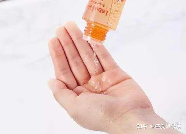 为什么你用的爽肤水没有效果？不建议 直接拍”，聪明人这样做 知乎